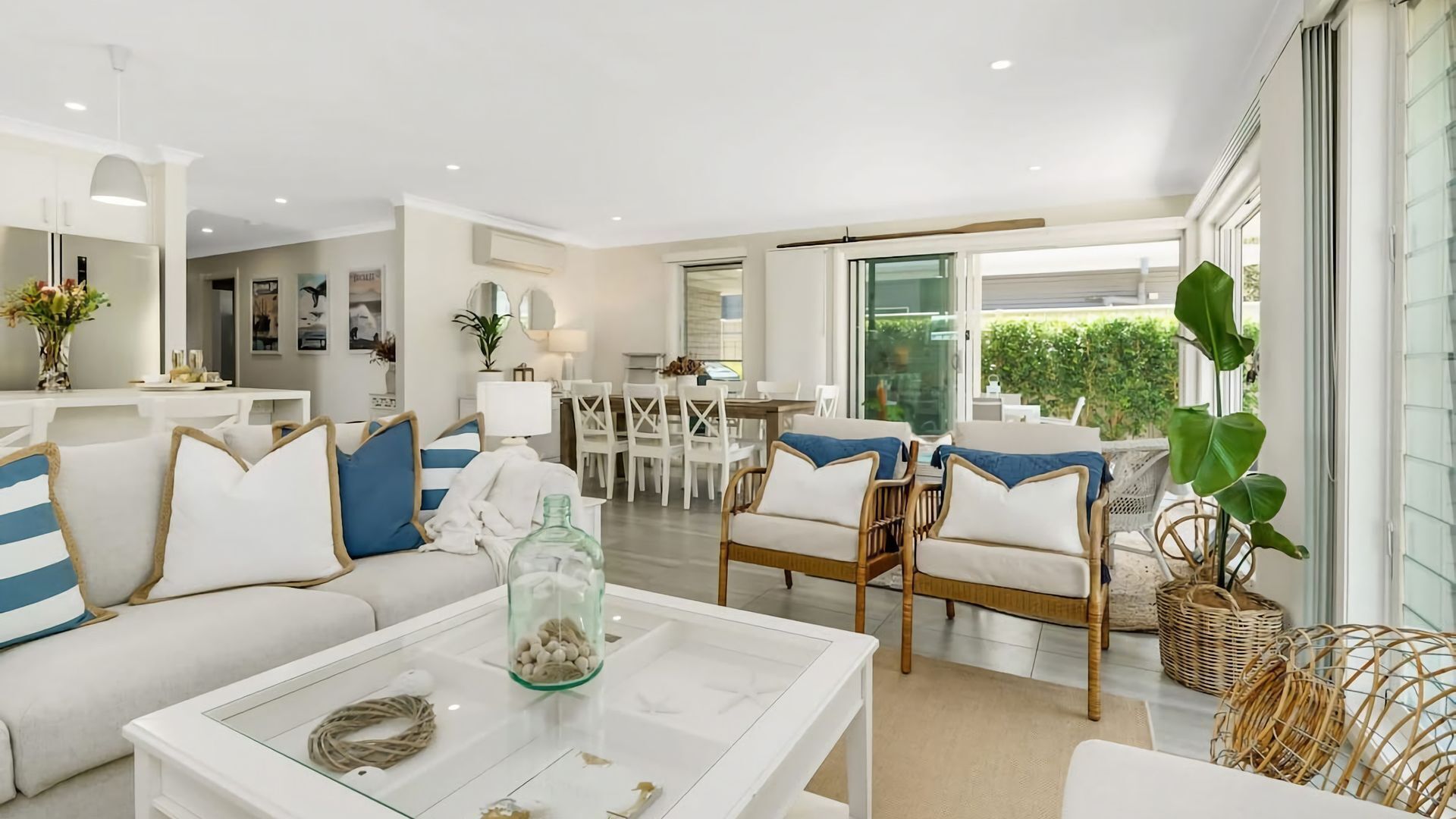 Oscar's @ Broulee Beach Luxury Coastal Living - Moruya