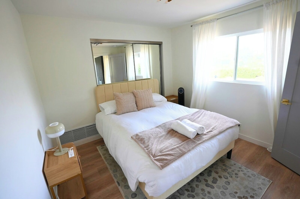 Private Hilltop Stay; Sunset Views + Stylish Comfort - San Diego | Vrbo