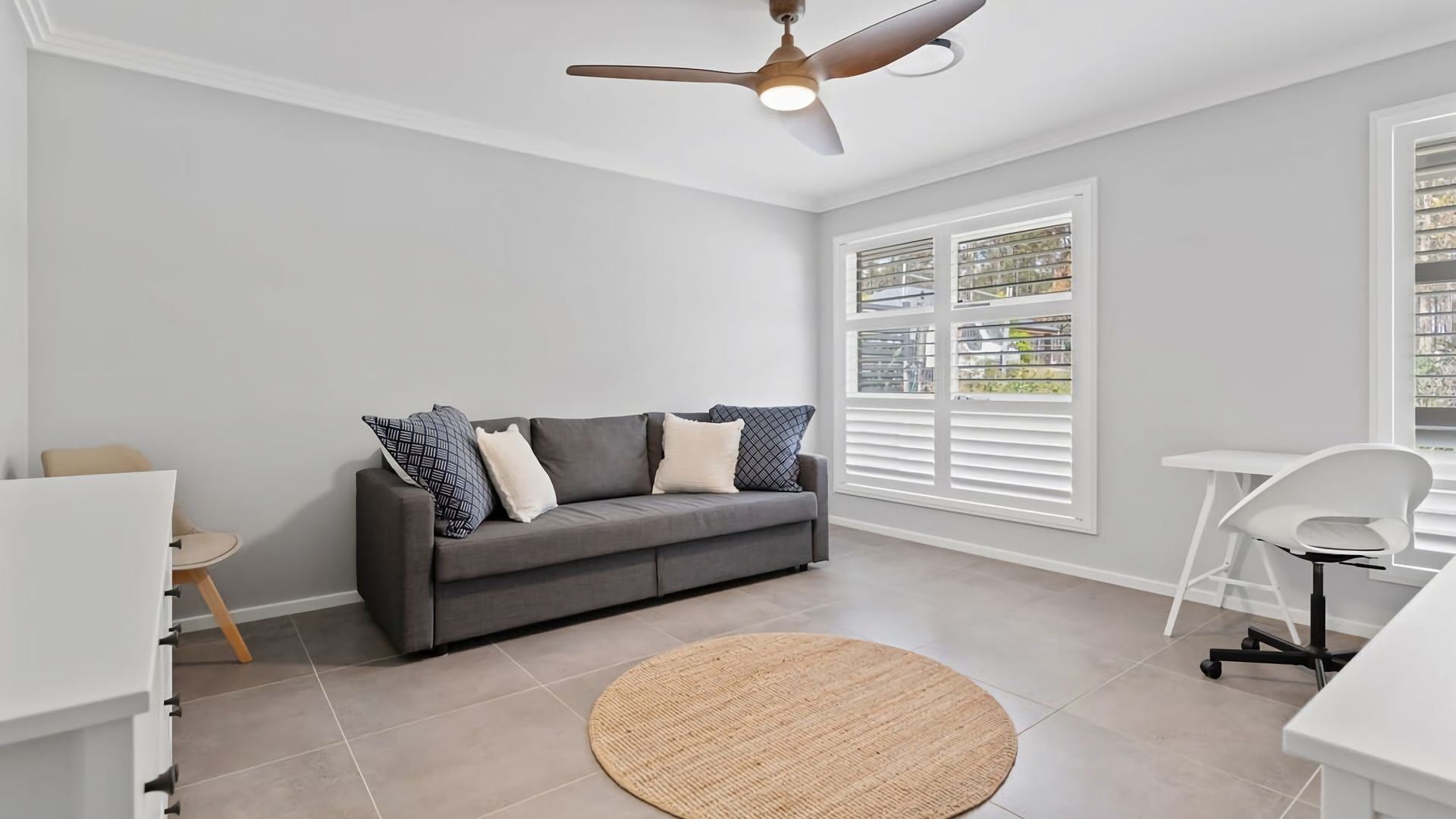 Pineapple House Furry Friends Welcome - Paxton