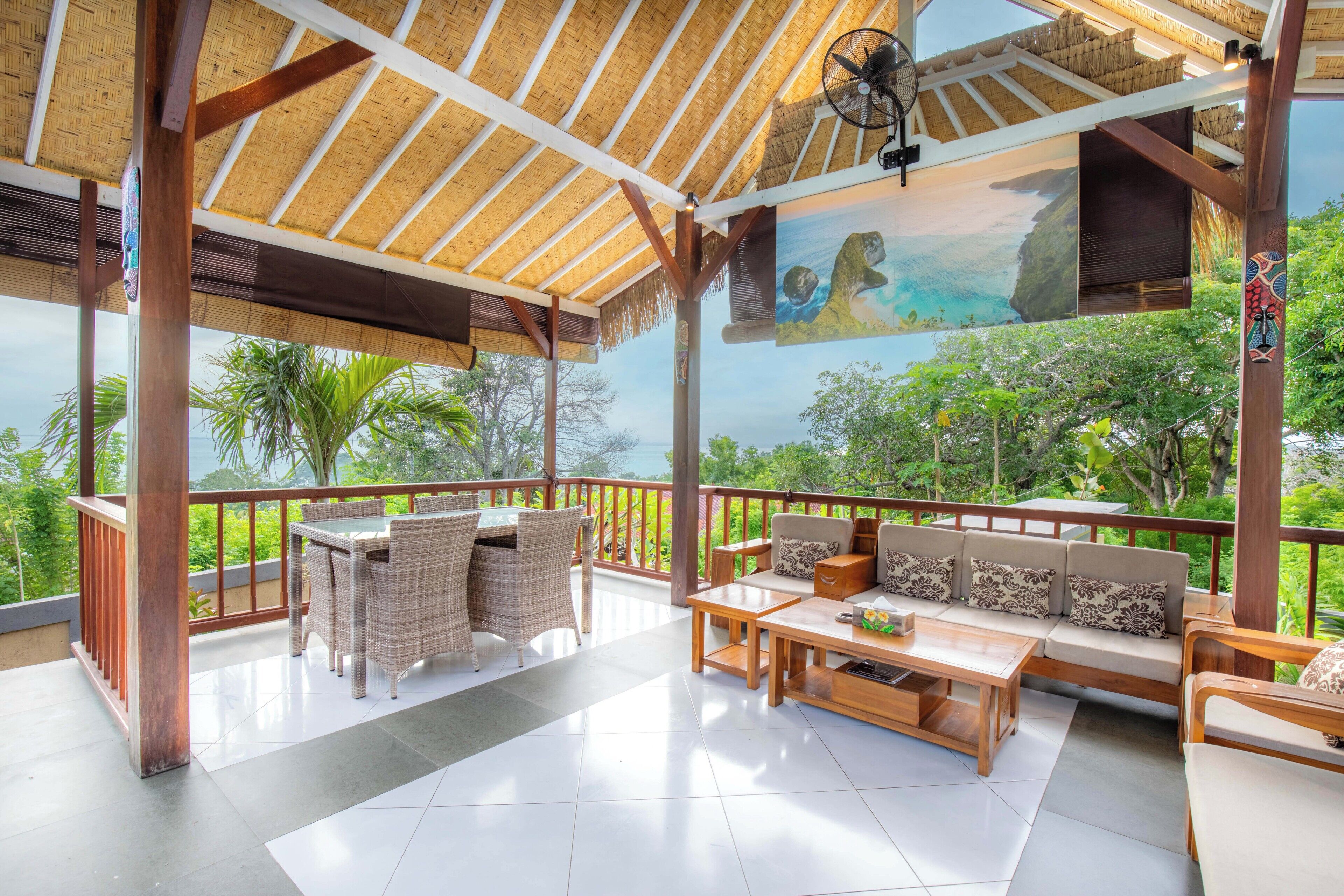 Vila luxo, 2 quartos, vista para o oceano | Área de estar | TV de tela plana