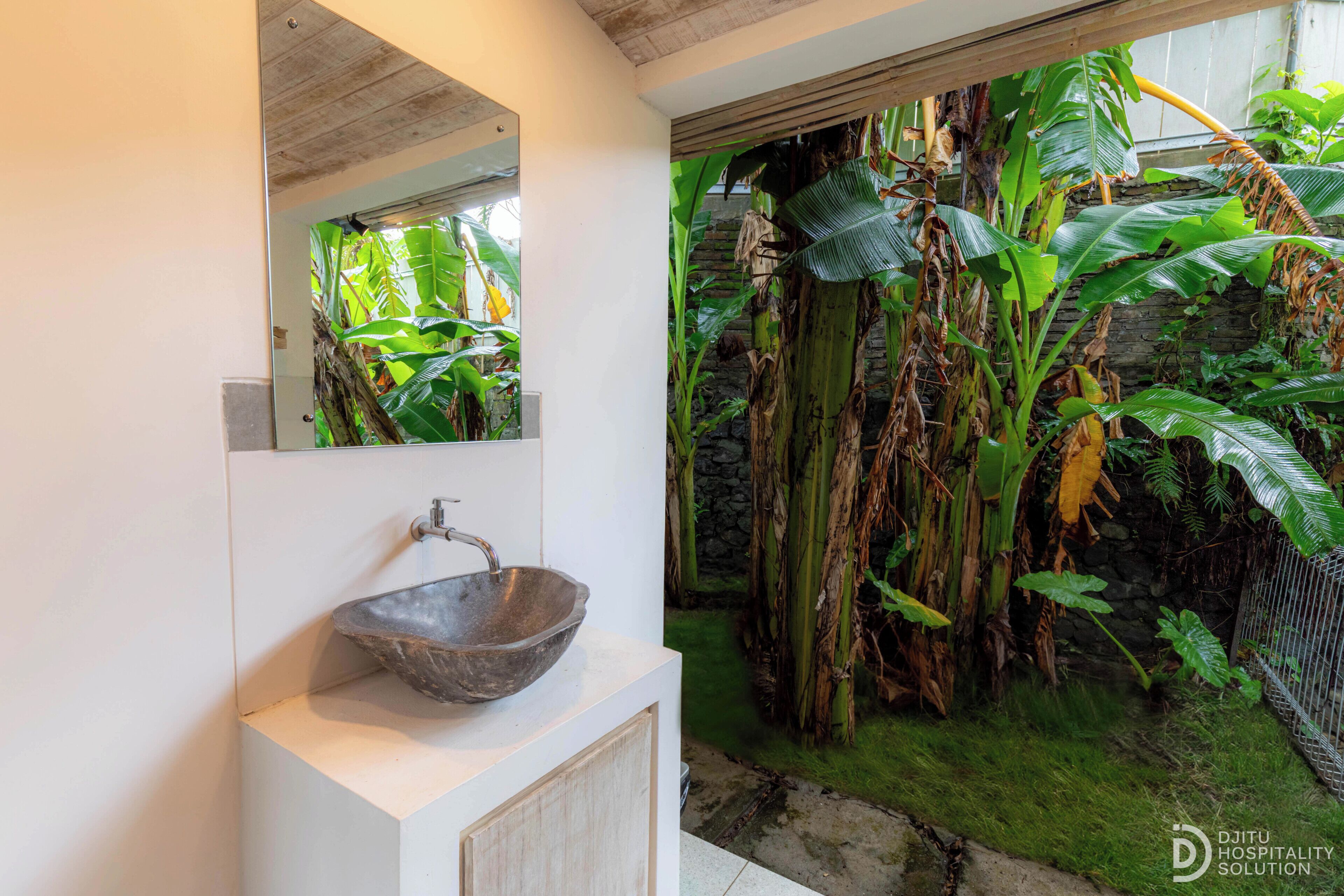 Quarto Standard | Casa de banho | Um polibã, toalhas fornecidas, sabão, champô 