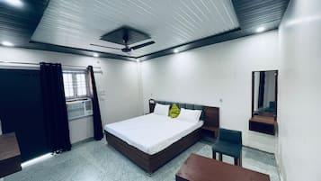 Quarto casal, sacada, vista para a cidade | Wi-Fi de cortesia