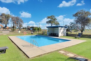 Piscina externa sazonal