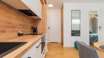 Apartament (128) | Cozinha privada | Geladeira, cooktop, chaleira elétrica