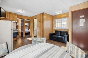 Economy 2 Bedroom - Pet Friendly | Sala de estar