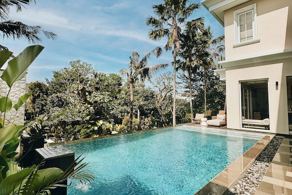 3 piscinas exteriores, espreguiçadeiras