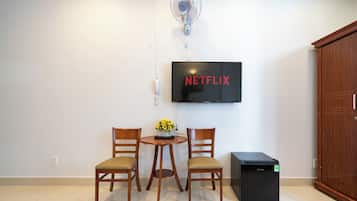 Quarto Familiar | Casa de banho | Um polibã, artigos de higiene pessoal grátis, um secador de cabelo