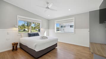 Superior Accessible 2 Bedroom Cabin | 1 quarto, Wi-Fi, roupa de cama