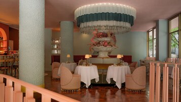 Café da manhã e almoço