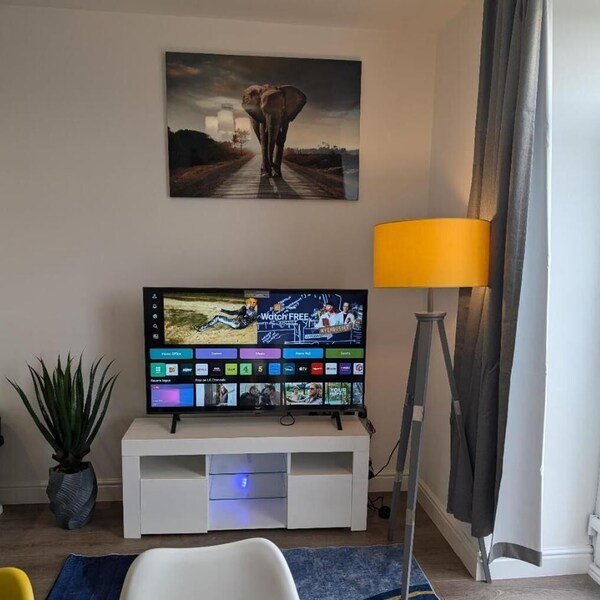 Rugby - Apartment - Sleeps 4 - Parking - Rugby