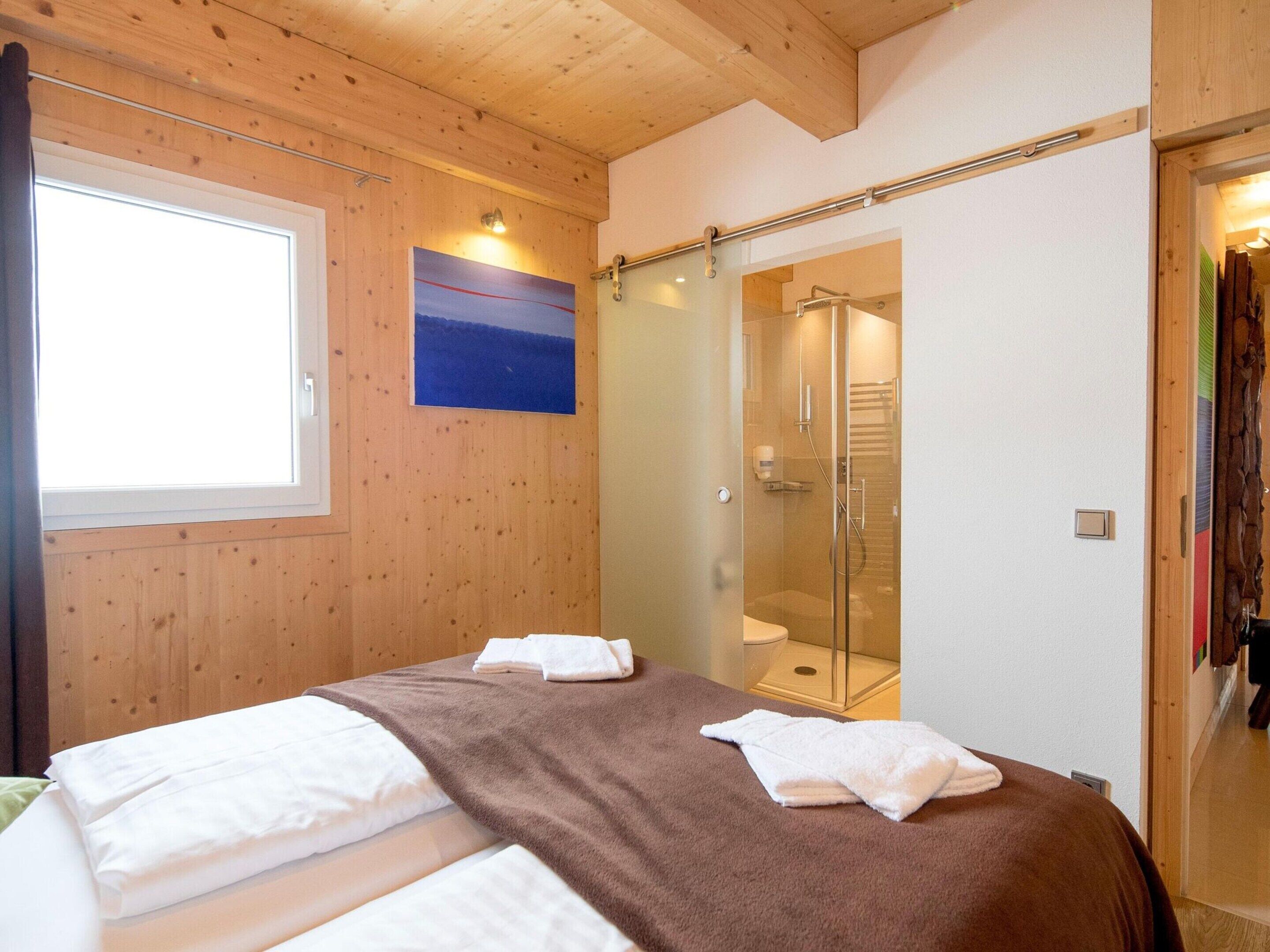 Chalé | 5 quartos, individualmente mobiliados, roupa de cama