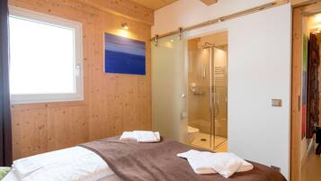Chalé | 5 quartos, individualmente mobiliados, roupa de cama