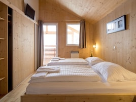 Chalé | 4 quartos, com mobília individualizada, roupa de cama fornecida