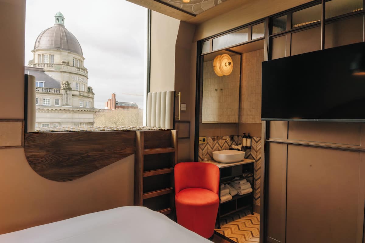 Premium Circle City View | Roupa de alta qualidade, minibar grátis, cofre no quarto, secretária