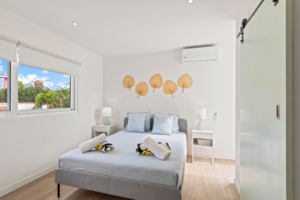 Stunning Seafront Villa in Lagun, Curacao – 5 Bedrooms with Direct Sea ...