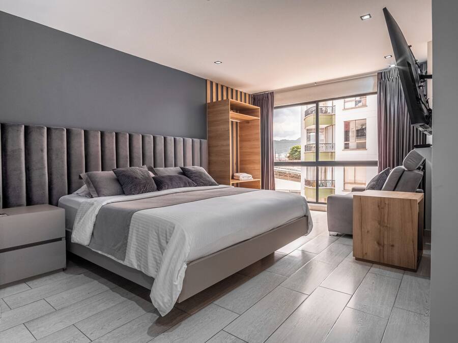 Quarto premium | Escrivaninha, ferros/tábuas de passar roupa, Wi-Fi de cortesia