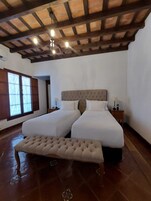 Quarto duplo superior | Escrivaninha, Wi-Fi de cortesia