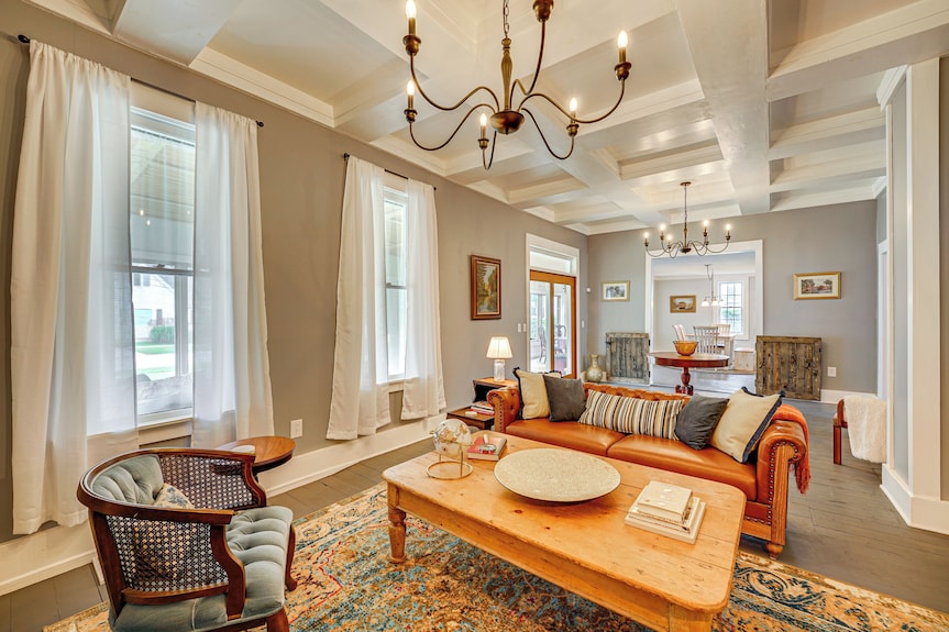 Spacious Vintage Gem W/ Sunroom In Manistee! - Manistee, MI