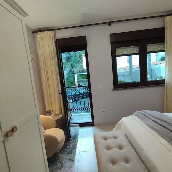 A 3' De La Costa ️, Amplia Y Luminosa Casa C/jardín , A 20' De Santiago - Noia