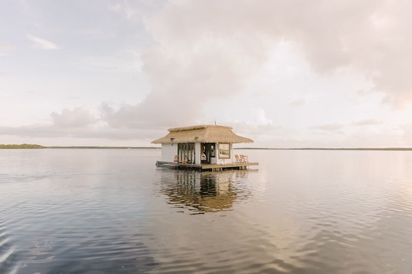 Premium Floating Bungalow By Stay Ombi - Floride