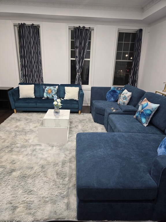 Spacious, Private Family Friendly 2 Bedroom Home - Brampton