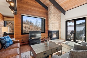 Condo, 3 quartos (B3) | Área de estar | TV de tela plana 40 polegadas com canais a cabo