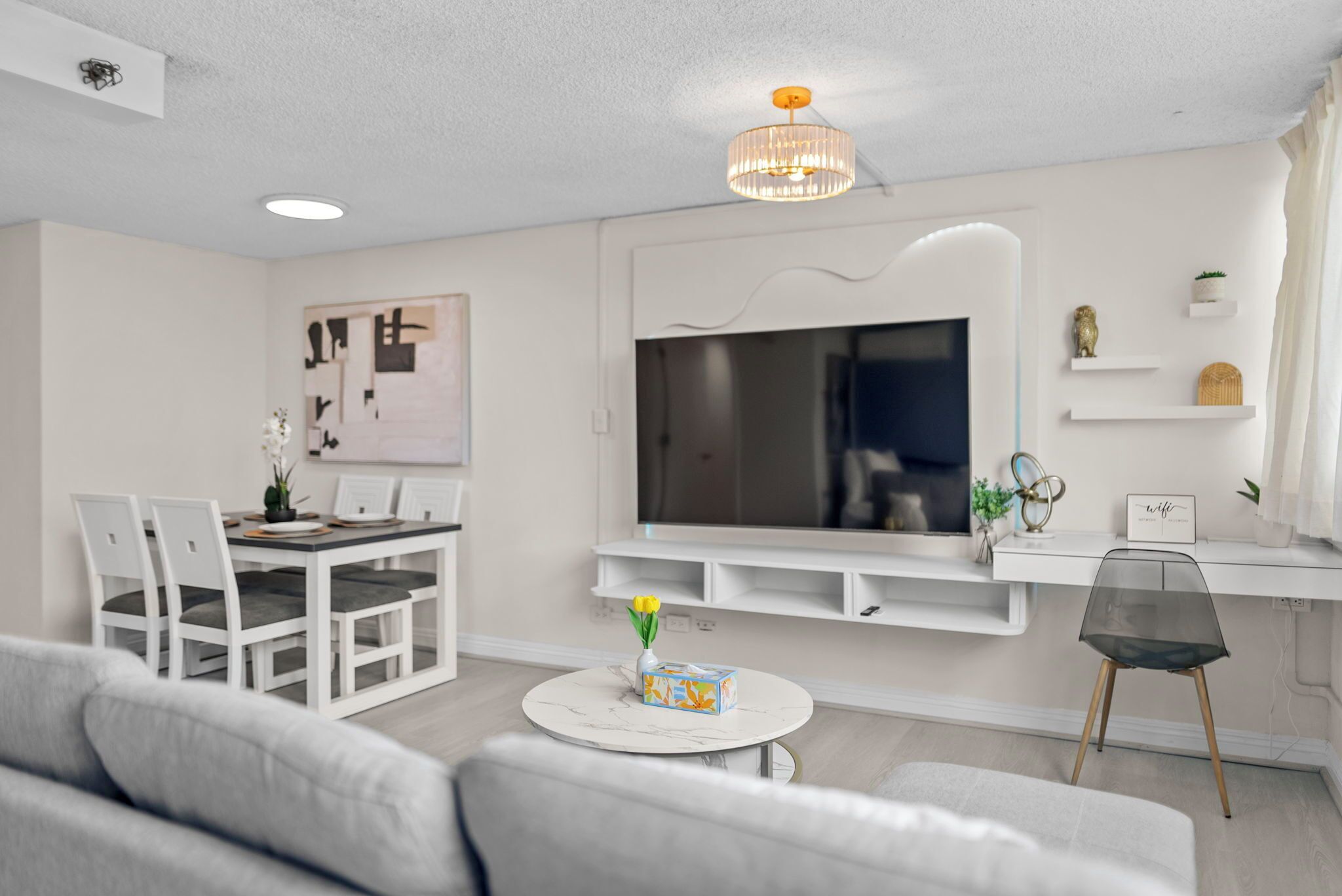 Stylish Waikiki 1-bedroom, Just Steps From The Beach! - Honolulu