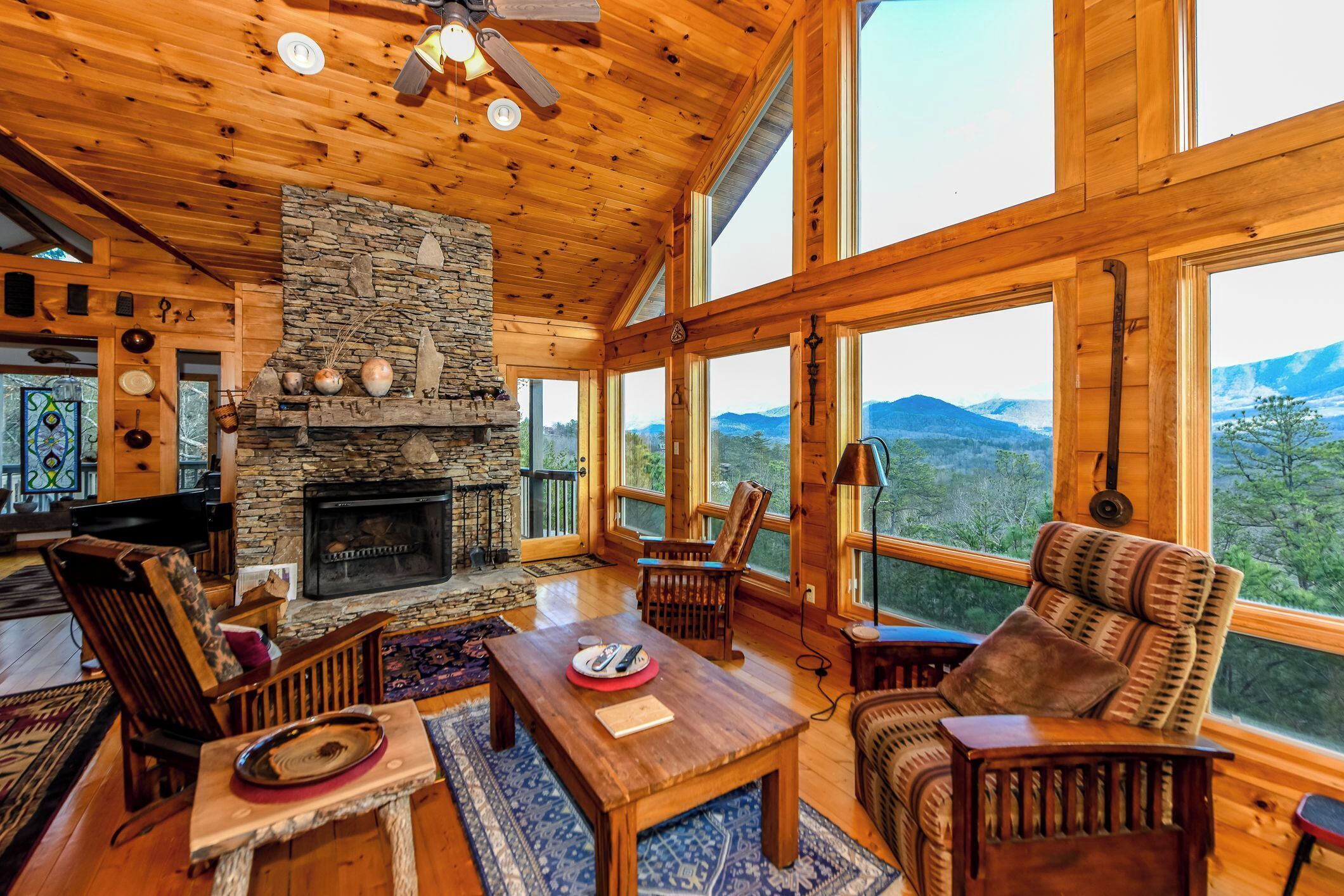 Unrivaled Views Secluded 2 King Bedrooms 2 Bath, With Hot Tub, 2 Fps And Sauna. - Townsend, TN