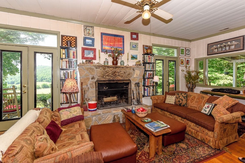 Red Bank Schoolhouse | 3 Br/ 2 Ba, Sleeps 7 - Townsend, TN