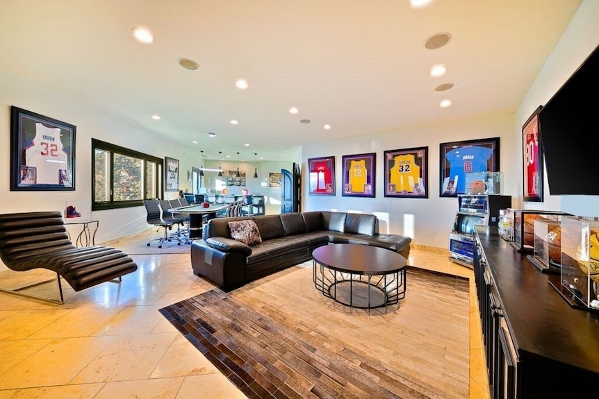 Luxurious 8-bedroom Malibu Skyview Estate With Endless Stunning Mountain Views. - Malibu