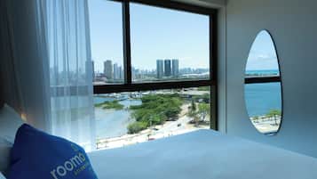 Apartamento, vista para o mar | 1 quarto, cofres nos quartos, espaço de trabalho para notebook