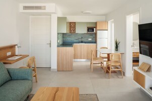 Secretária, ferro/tábua de engomar 