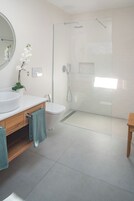 Secretária, ferro/tábua de engomar 