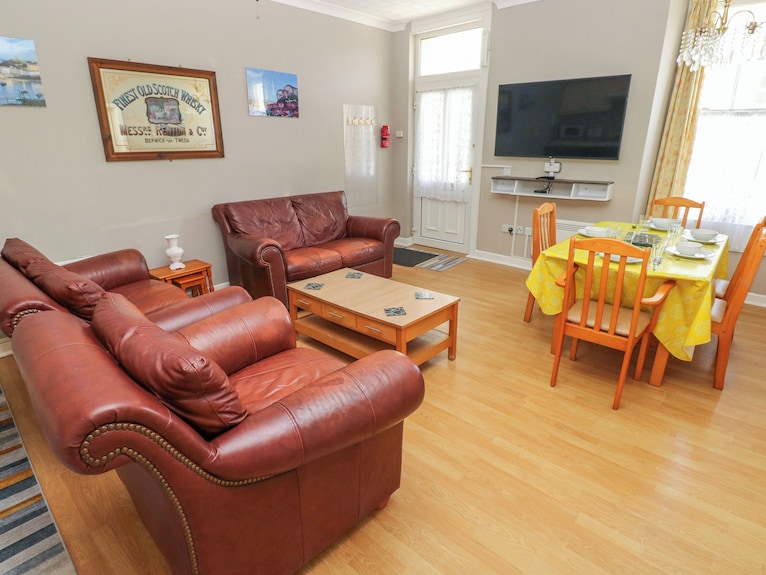 Hilton Snug, Pet Friendly, Country Holiday Cottage In Tenby - 텐비