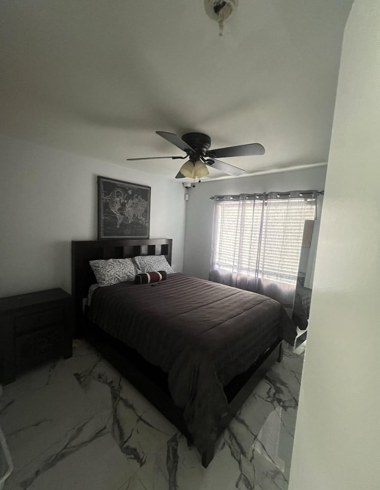 Charming 3-bedroom House In Moreno Valley With Huge Pool ,Spa And Connected Lake - Moreno Valley, CA