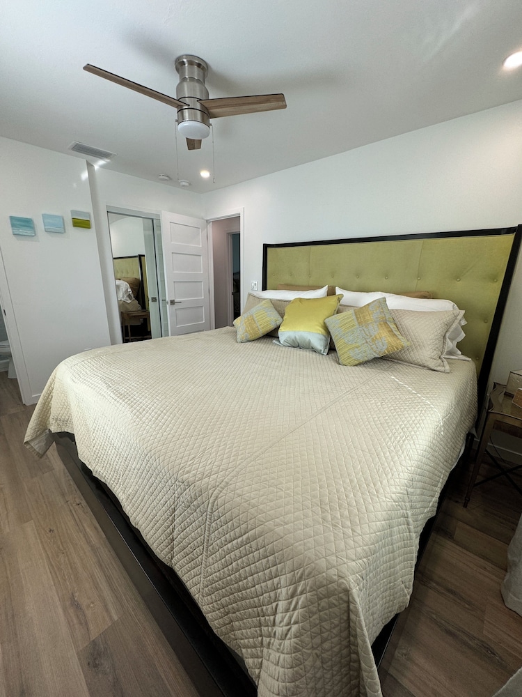 New! Near The Beach House With Hot Tub!! - Naples