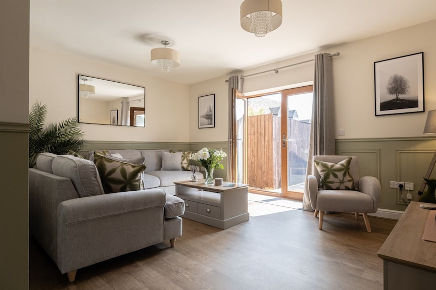 Incredible Dog Friendly Holiday Home In The Cotswolds With A Hot Tub - Puddleduck House - Oxfordshire