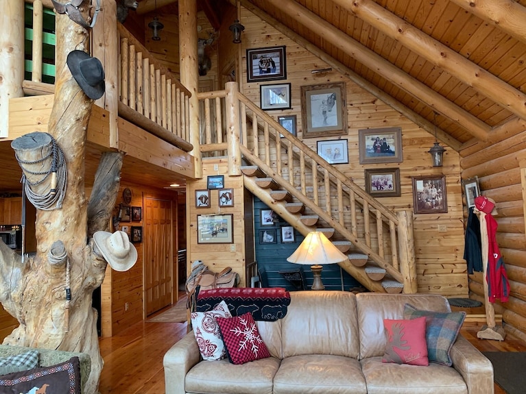 Modern Log Cabin On A Historic Cattle Ranch In Northern Nevada. - Nevada
