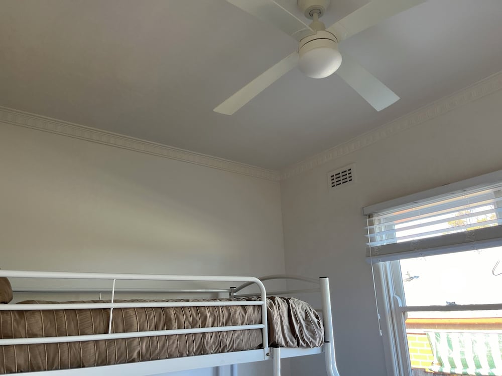 Beachside Cottage Stay - Only A 2 Minute Walk To The Beach! - Shire of Mornington Peninsula