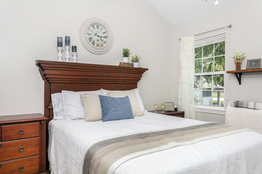 Llano River Carriage House | 1/1, River Frontage - Llano, TX