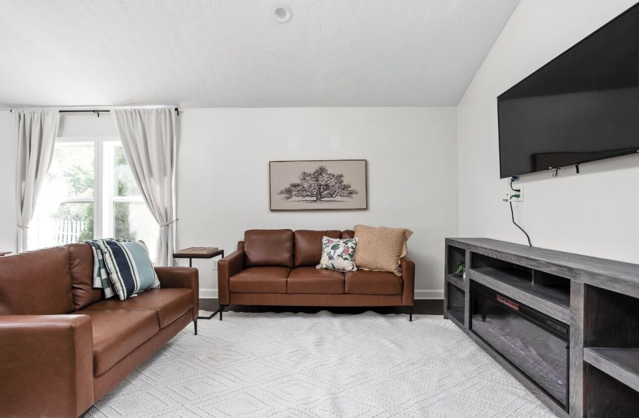 Riverfront Noblesville Home/pet Friendly/kayaks/fishing, Boating! - Noblesville, IN