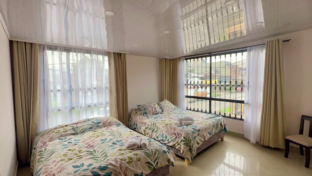Casa Familiar Ideal, Cerca Del Aeropuerto - Bogotá