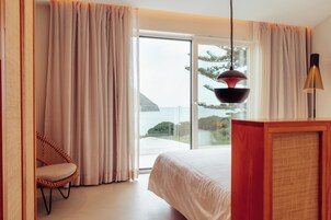 Suíte superluxo, sacada, vista para o oceano | Individualmente mobiliados, escrivaninha