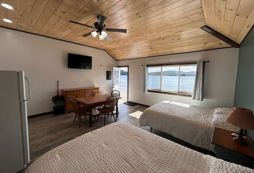 4th Lake Beachside Room @ Eagle Bay Village - New York