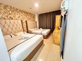 Quarto Familiar | Secretária, ferro/tábua de engomar, Wi-fi grátis 