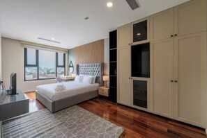 Apartamento Superior, 2 quartos, cozinha, Vista para a cidade | Secretária, secretária adequada para computadores portáteis 