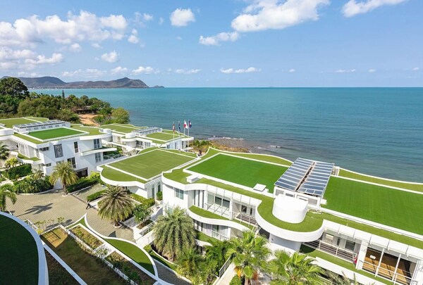 Ocean Beachfront Smart Unit - Pattaya City