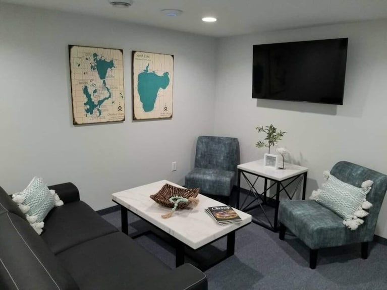 2 Bedrooms With Queen Beds. - Mississippi