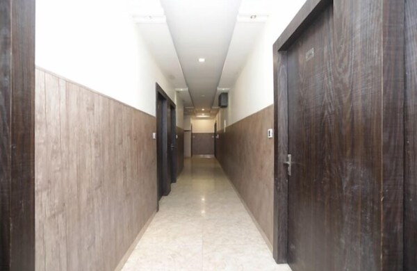 Hotel Royal Galaxy - Kanpur