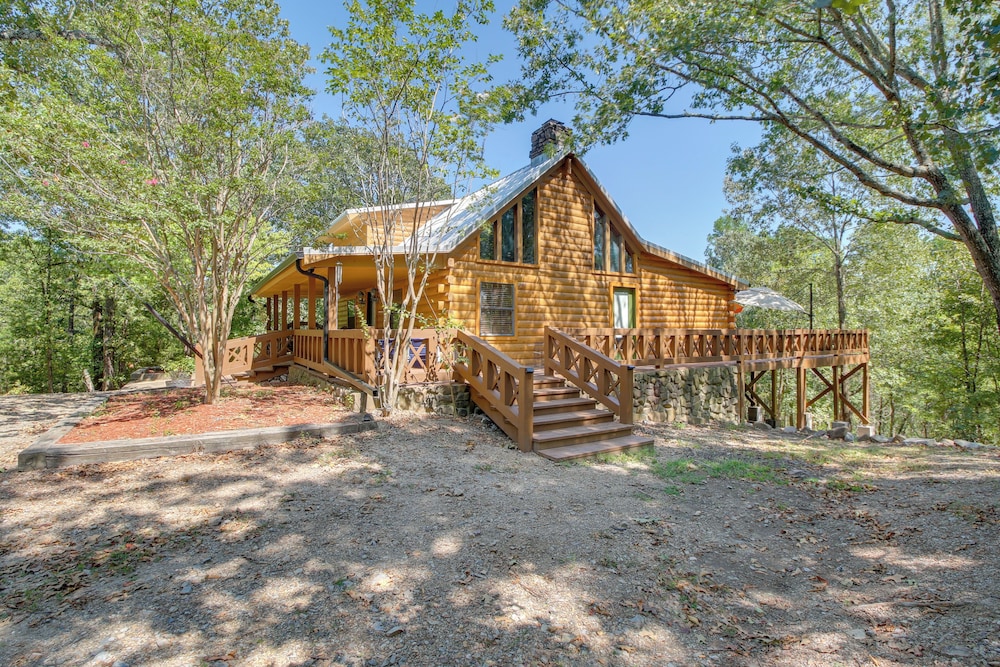 Hot Springs Cabin W/ Deck + Mountain Views! - Hot Springs, AR